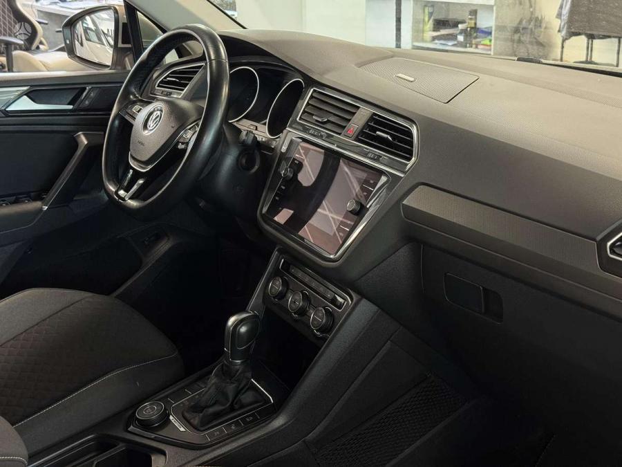 Dzeltens Volkswagen Tiguan 2018 Klaipėda, ar dzinēja tilpumu 1.97 L un nobraukumu 261 tūkst. km par 17950 €, foto 33 vietnē AUTOMOTO.COM.LV