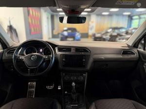 Yellow Volkswagen Tiguan 2018 in Klaipeda, with an engine capacity of 1.97 L and mileage of 261 thousand km for 17950 €, photo 17 on AUTOMOTO.COM.LV