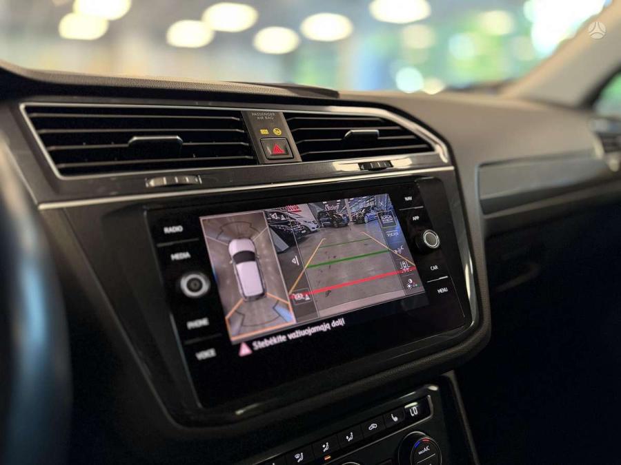 Yellow Volkswagen Tiguan 2018 in Klaipeda, with an engine capacity of 1.97 L and mileage of 261 thousand km for 17950 €, photo 18 on AUTOMOTO.COM.LV