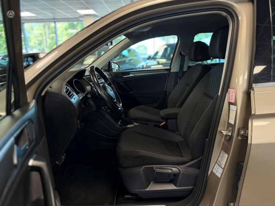 Yellow Volkswagen Tiguan 2018 in Klaipeda, with an engine capacity of 1.97 L and mileage of 261 thousand km for 17950 €, photo 20 on AUTOMOTO.COM.LV