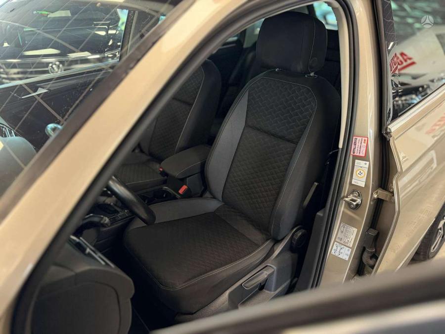 Yellow Volkswagen Tiguan 2018 in Klaipeda, with an engine capacity of 1.97 L and mileage of 261 thousand km for 17950 €, photo 23 on AUTOMOTO.COM.LV
