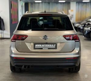Yellow Volkswagen Tiguan 2018 in Klaipeda, with an engine capacity of 1.97 L and mileage of 261 thousand km for 17950 €, photo 28 on AUTOMOTO.COM.LV