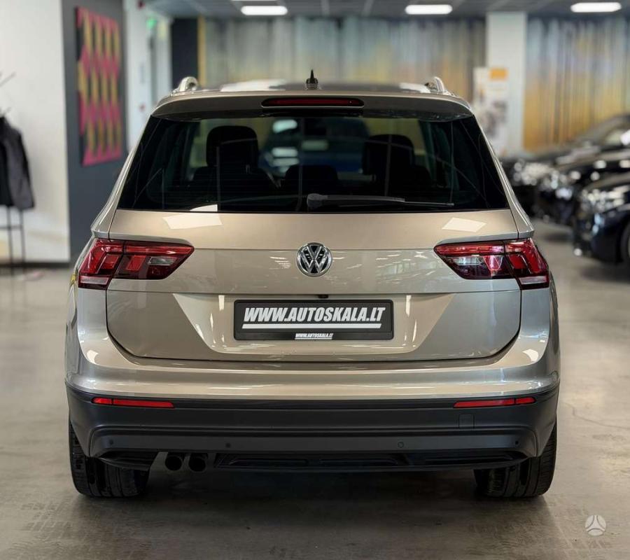 Yellow Volkswagen Tiguan 2018 in Klaipeda, with an engine capacity of 1.97 L and mileage of 261 thousand km for 17950 €, photo 28 on AUTOMOTO.COM.LV