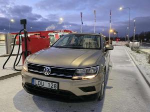 Yellow Volkswagen Tiguan 2019 in Vilnius, with an engine capacity of 1.97 L and mileage of 81 thousand km for 17500 €, photo  on AUTOMOTO.COM.LV