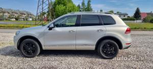 Beige Volkswagen Touareg 2012 in Tartu, with an engine capacity of 3.00 L and mileage of 302 thousand km for 10500 €, photo 4 on AUTOMOTO.COM.LV