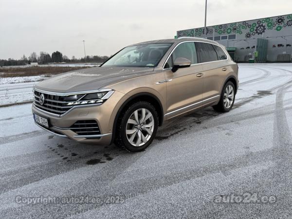 Smilšu krāsa Volkswagen Touareg 2019 Tallina, ar dzinēja tilpumu 3.00 L un nobraukumu 132 tūkst. km par 41500 €, foto 1 vietnē AUTOMOTO.COM.LV