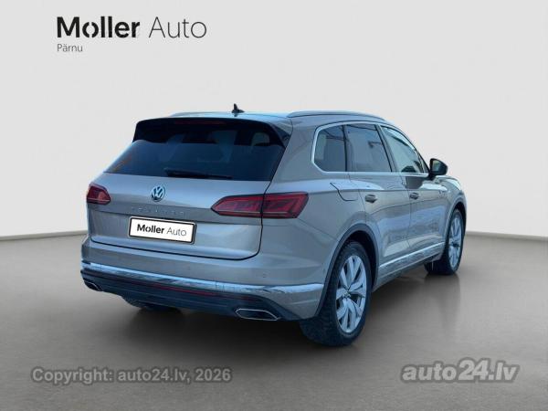 Smilšu krāsa Volkswagen Touareg 2019 Pērnava, ar dzinēja tilpumu 3.00 L un nobraukumu 135 tūkst. km par 37900 €, foto 2 vietnē AUTOMOTO.COM.LV