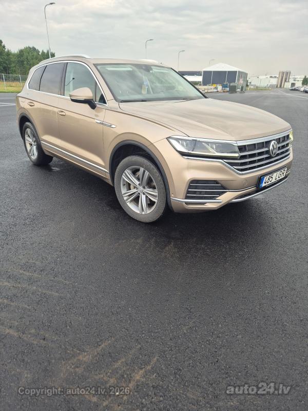 Beige Volkswagen Touareg 2018 in Tallinn, with an engine capacity of 3.00 L and mileage of 190 thousand km for 36800 €, photo 1 on AUTOMOTO.COM.LV