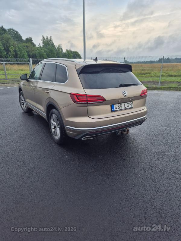 Beige Volkswagen Touareg 2018 in Tallinn, with an engine capacity of 3.00 L and mileage of 190 thousand km for 36800 €, photo 4 on AUTOMOTO.COM.LV