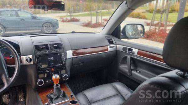 Black Volkswagen Touareg 2003 in Jelgava, with an engine capacity of 2.40 L and mileage of 306 thousand km for 2750 €, photo 11 on AUTOMOTO.COM.LV