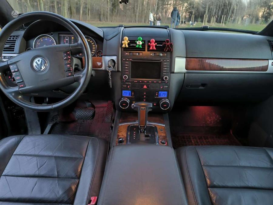 Melns Volkswagen Touareg 2003 Viļņa, ar dzinēja tilpumu 3.20 L un nobraukumu 253 tūkst. km par 3500 €, foto 4 vietnē AUTOMOTO.COM.LV