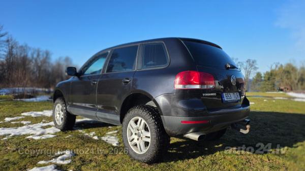 Black Volkswagen Touareg 2003 in Tallinn, with an engine capacity of 3.20 L and mileage of 225 thousand km for 3500 €, photo 2 on AUTOMOTO.COM.LV