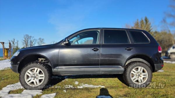 Black Volkswagen Touareg 2003 in Tallinn, with an engine capacity of 3.20 L and mileage of 225 thousand km for 3500 €, photo 3 on AUTOMOTO.COM.LV