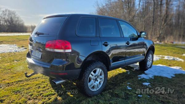 Black Volkswagen Touareg 2003 in Tallinn, with an engine capacity of 3.20 L and mileage of 225 thousand km for 3500 €, photo 5 on AUTOMOTO.COM.LV