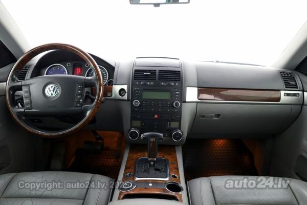 Melns Volkswagen Touareg 2003 Tallina, ar dzinēja tilpumu 3.20 L un nobraukumu 209 tūkst. km par 1799 €, foto 5 vietnē AUTOMOTO.COM.LV