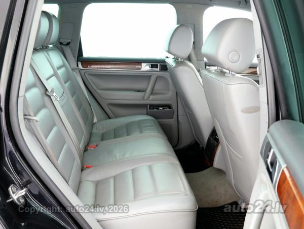 Melns Volkswagen Touareg 2003 Tallina, ar dzinēja tilpumu 3.20 L un nobraukumu 209 tūkst. km par 1799 €, foto 7 vietnē AUTOMOTO.COM.LV