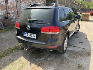 Melns Volkswagen Touareg 2004 Rīga, ar dzinēja tilpumu 5.00 L un nobraukumu 310 tūkst. km par 39900 €, foto 3 vietnē AUTOMOTO.COM.LV