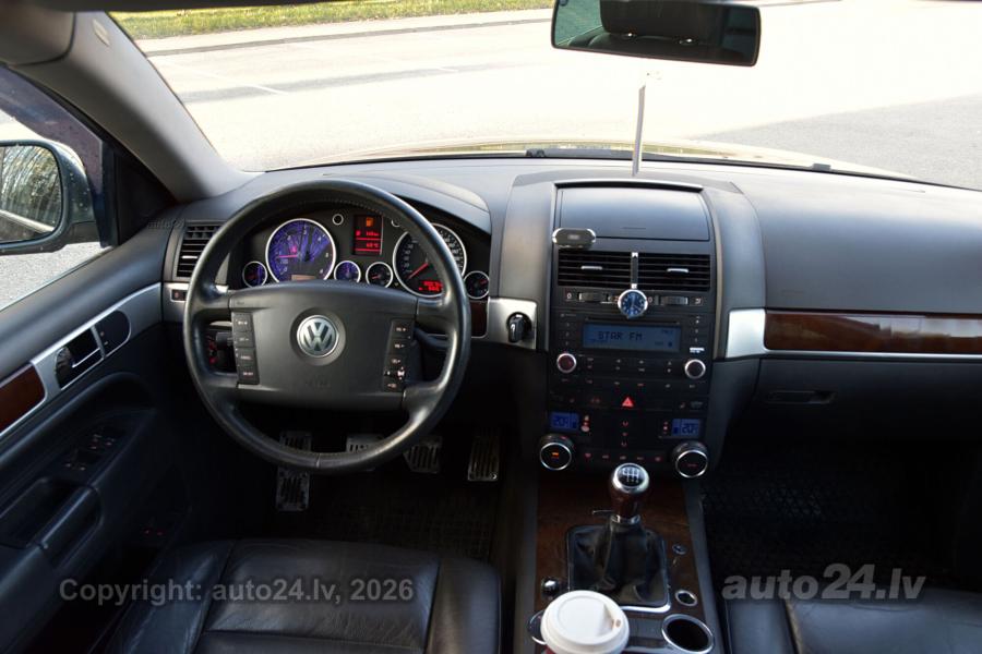 Melns Volkswagen Touareg 2004 Tartu, ar dzinēja tilpumu 2.50 L un nobraukumu 300 tūkst. km par 3550 €, foto 15 vietnē AUTOMOTO.COM.LV