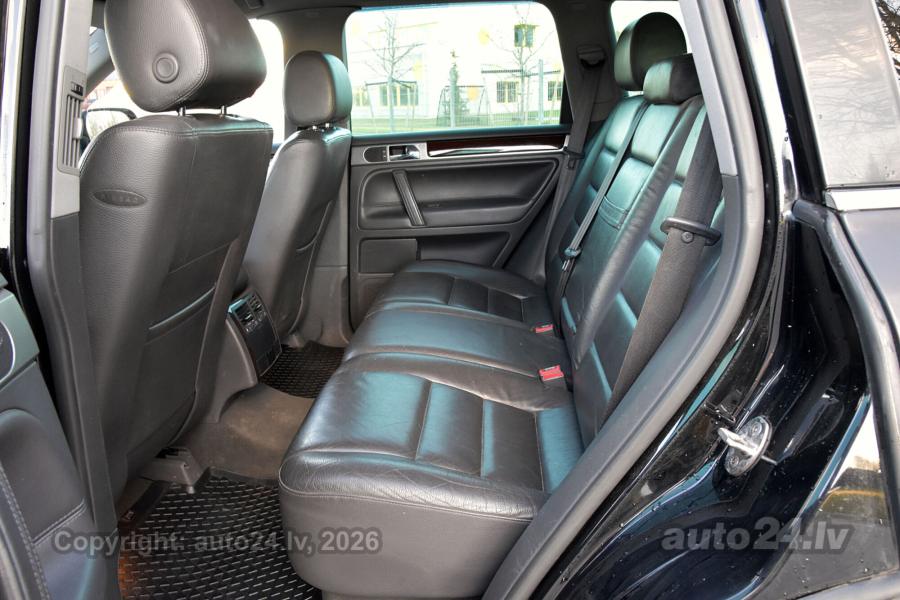 Melns Volkswagen Touareg 2004 Tartu, ar dzinēja tilpumu 2.50 L un nobraukumu 300 tūkst. km par 3550 €, foto 19 vietnē AUTOMOTO.COM.LV