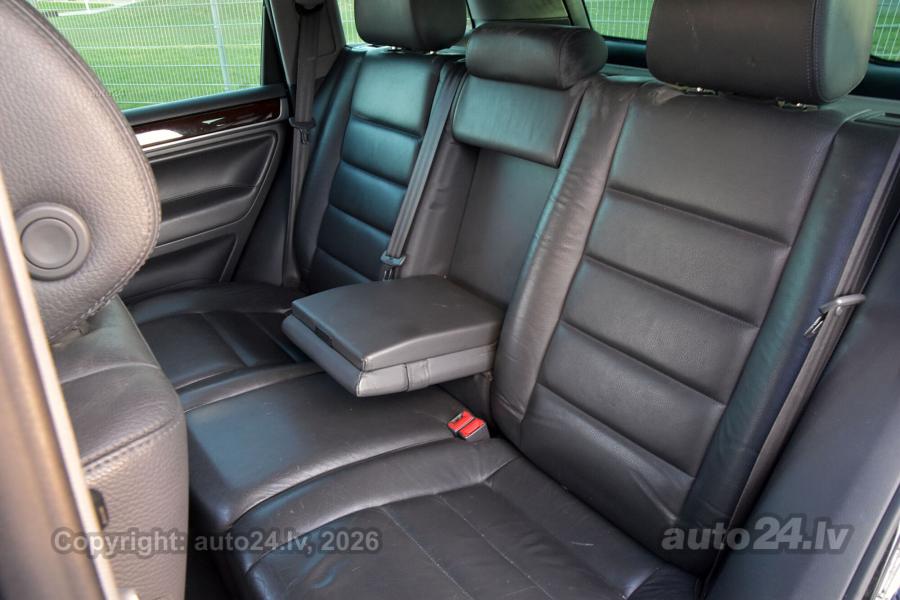 Melns Volkswagen Touareg 2004 Tartu, ar dzinēja tilpumu 2.50 L un nobraukumu 300 tūkst. km par 3550 €, foto 21 vietnē AUTOMOTO.COM.LV