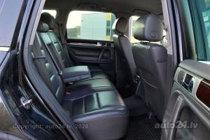 Melns Volkswagen Touareg 2004 Tartu, ar dzinēja tilpumu 2.50 L un nobraukumu 300 tūkst. km par 3550 €, foto 23 vietnē AUTOMOTO.COM.LV