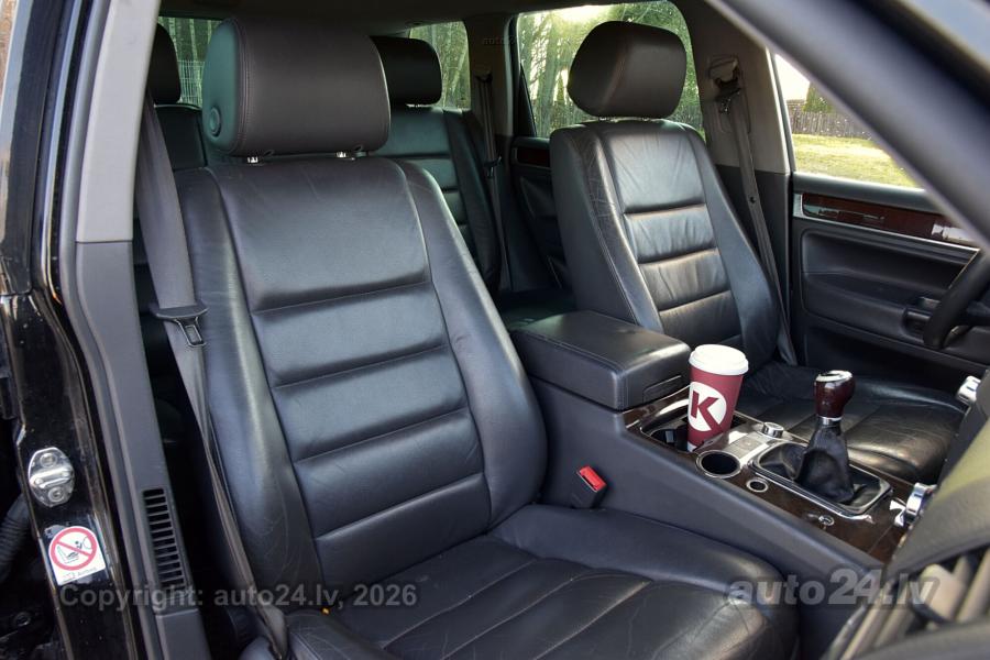 Melns Volkswagen Touareg 2004 Tartu, ar dzinēja tilpumu 2.50 L un nobraukumu 300 tūkst. km par 3550 €, foto 26 vietnē AUTOMOTO.COM.LV