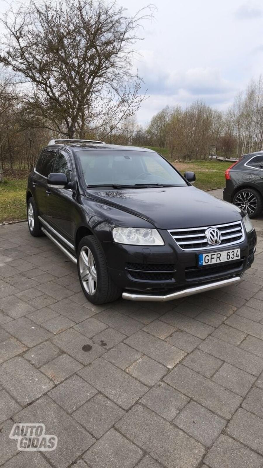 Melns Volkswagen Touareg 2004 Panevēža, ar dzinēja tilpumu 4.20 L un nobraukumu 294 tūkst. km par 4200 €, foto 1 vietnē AUTOMOTO.COM.LV
