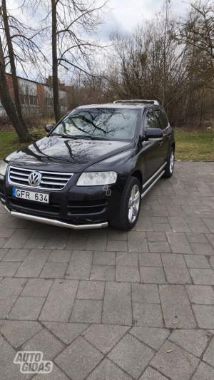 Melns Volkswagen Touareg 2004 Panevēža, ar dzinēja tilpumu 4.20 L un nobraukumu 294 tūkst. km par 4200 €, foto 3 vietnē AUTOMOTO.COM.LV