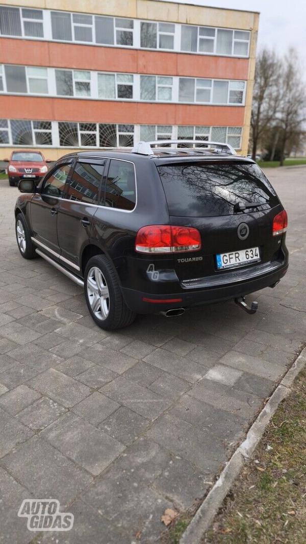 Black Volkswagen Touareg 2004 in Panevezys, with an engine capacity of 4.20 L and mileage of 294 thousand km for 4200 €, photo 3 on AUTOMOTO.COM.LV