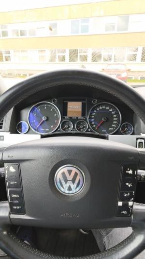 Melns Volkswagen Touareg 2004 Panevēža, ar dzinēja tilpumu 4.20 L un nobraukumu 294 tūkst. km par 4200 €, foto 13 vietnē AUTOMOTO.COM.LV