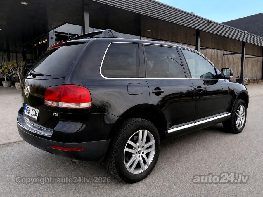 Melns Volkswagen Touareg 2004 Tartu, ar dzinēja tilpumu 2.50 L un nobraukumu 430 tūkst. km par 2490 €, foto 4 vietnē AUTOMOTO.COM.LV