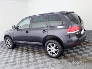Black Volkswagen Touareg 2004 in Tallinn, with an engine capacity of 2.50 L and mileage of 385 thousand km for 999 €, photo 5 on AUTOMOTO.COM.LV