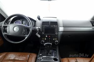 Black Volkswagen Touareg 2004 in Tallinn, with an engine capacity of 2.50 L and mileage of 385 thousand km for 999 €, photo 6 on AUTOMOTO.COM.LV