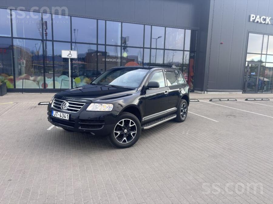 Melns Volkswagen Touareg 2004 Rīga, ar dzinēja tilpumu 2.50 L un nobraukumu 283 tūkst. km par 2750 €, foto 1 vietnē AUTOMOTO.COM.LV
