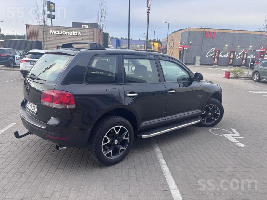 Melns Volkswagen Touareg 2004 Rīga, ar dzinēja tilpumu 2.50 L un nobraukumu 283 tūkst. km par 2750 €, foto 4 vietnē AUTOMOTO.COM.LV