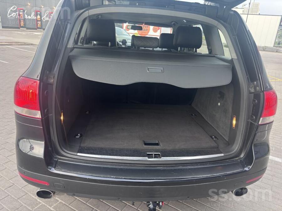 Melns Volkswagen Touareg 2004 Rīga, ar dzinēja tilpumu 2.50 L un nobraukumu 283 tūkst. km par 2750 €, foto 7 vietnē AUTOMOTO.COM.LV