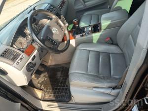 Black Volkswagen Touareg 2004 in Liepaja, with an engine capacity of 3.20 L and mileage of 252 thousand km for 5000 €, photo 6 on AUTOMOTO.COM.LV