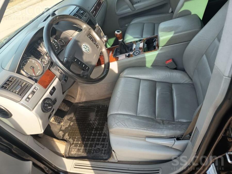 Black Volkswagen Touareg 2004 in Liepaja, with an engine capacity of 3.20 L and mileage of 252 thousand km for 5000 €, photo 6 on AUTOMOTO.COM.LV