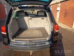 Black Volkswagen Touareg 2004 in Liepaja, with an engine capacity of 3.20 L and mileage of 252 thousand km for 5000 €, photo 8 on AUTOMOTO.COM.LV