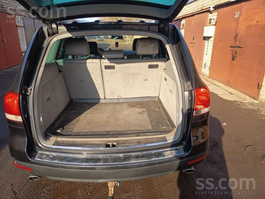 Black Volkswagen Touareg 2004 in Liepaja, with an engine capacity of 3.20 L and mileage of 252 thousand km for 5000 €, photo 8 on AUTOMOTO.COM.LV