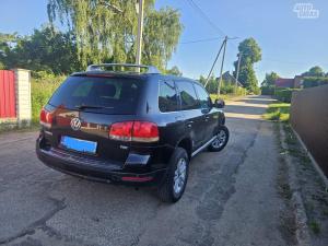 Черный Фольксваген Туарег 2004 в Вилкавишкис, объемом двигателя 2.50 л и пробегом 398 тыс. км за 2300 €, фото  на AUTOMOTO.COM.LV