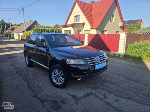 Black Volkswagen Touareg 2004 in Vilkaviskis, with an engine capacity of 2.50 L and mileage of 398 thousand km for 2300 €, photo 3 on AUTOMOTO.COM.LV