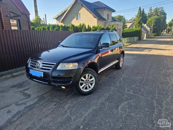 Black Volkswagen Touareg 2004 in Vilkaviskis, with an engine capacity of 2.50 L and mileage of 398 thousand km for 2300 €, photo 4 on AUTOMOTO.COM.LV