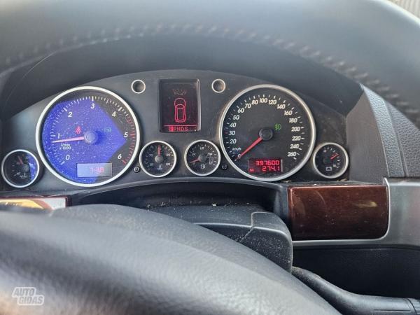 Black Volkswagen Touareg 2004 in Vilkaviskis, with an engine capacity of 2.50 L and mileage of 398 thousand km for 2300 €, photo 5 on AUTOMOTO.COM.LV