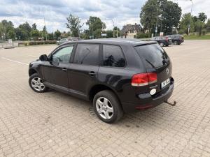 Melns Volkswagen Touareg 2004 Saldus, ar dzinēja tilpumu 2.50 L un nobraukumu 267 tūkst. km par 2650 €, foto 5 vietnē AUTOMOTO.COM.LV