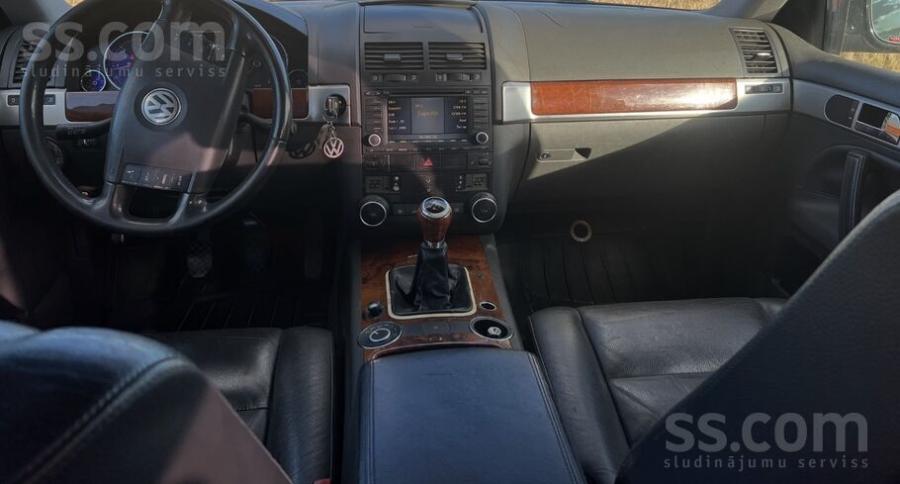 Melns Volkswagen Touareg 2004 Saldus, ar dzinēja tilpumu 2.50 L un nobraukumu 267 tūkst. km par 2650 €, foto 6 vietnē AUTOMOTO.COM.LV