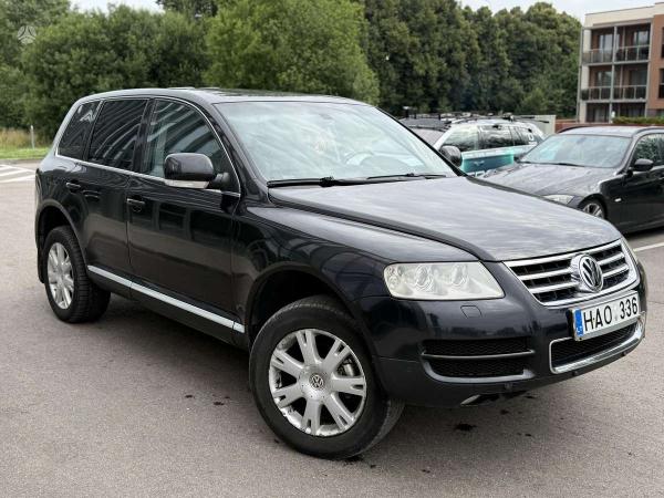 Melns Volkswagen Touareg 2004 Viļņa, ar dzinēja tilpumu 2.46 L un nobraukumu 250 tūkst. km par 2350 €, foto 2 vietnē AUTOMOTO.COM.LV