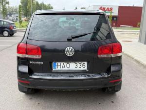 Melns Volkswagen Touareg 2004 Viļņa, ar dzinēja tilpumu 2.46 L un nobraukumu 250 tūkst. km par 2350 €, foto 5 vietnē AUTOMOTO.COM.LV
