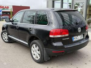 Melns Volkswagen Touareg 2004 Viļņa, ar dzinēja tilpumu 2.46 L un nobraukumu 250 tūkst. km par 2350 €, foto 6 vietnē AUTOMOTO.COM.LV