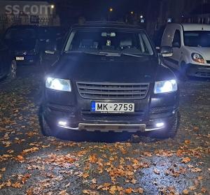 Black Volkswagen Touareg 2004 in Jelgava, with an engine capacity of 2.50 L and mileage of 382 thousand km for 1500 €, photo 4 on AUTOMOTO.COM.LV